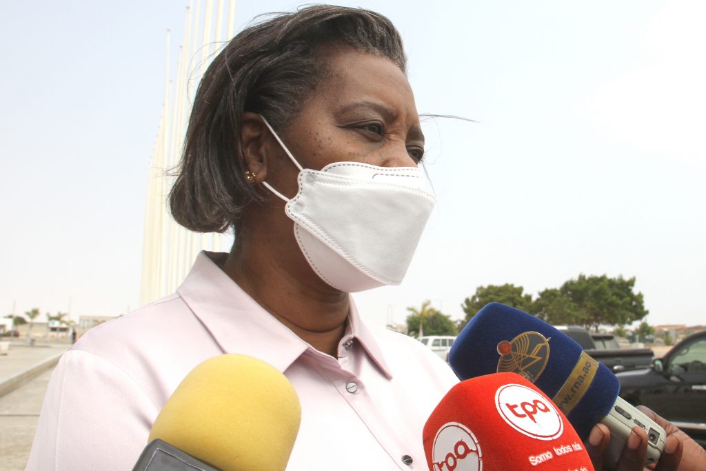 Ministra Reconhece Várias Dificuldades Do Desporto Nacional Rádio